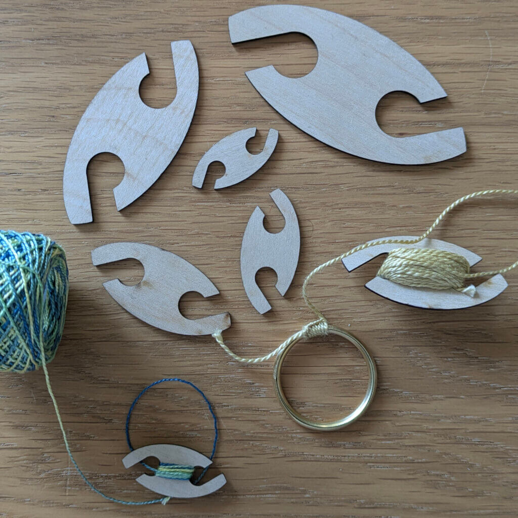 Pack of 5 Wooden Shuttles for Weaving and Crafts - The Frog in the Craft